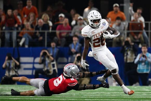 Texas running back Tre Wisner to enter transfer portal - NewsBreak