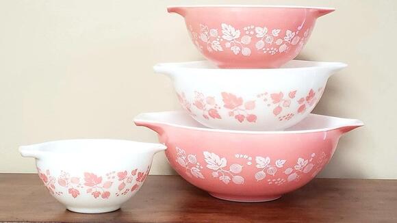 7 Pyrex Pieces Collectors Are Paying Big Money For - NewsBreak