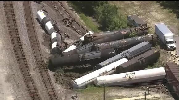 Heartstopping photos of Illinois train derailment prompts evacuation & sparks fears of hazardous ...