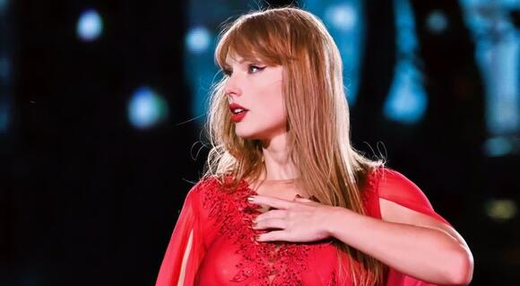 Taylor Swift Reportedly Freezes Out 2 Famous Friends Before Wedding ...