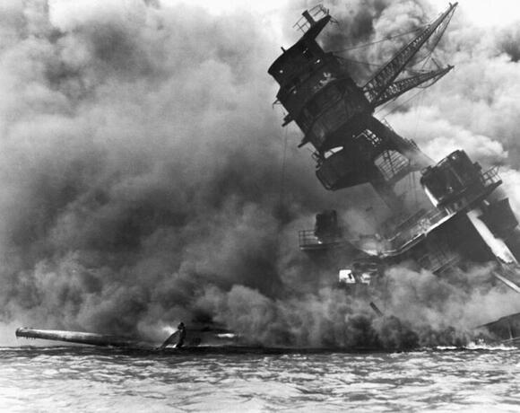 The wreck of the USS Arizona was turned into a solemn memorial that ...