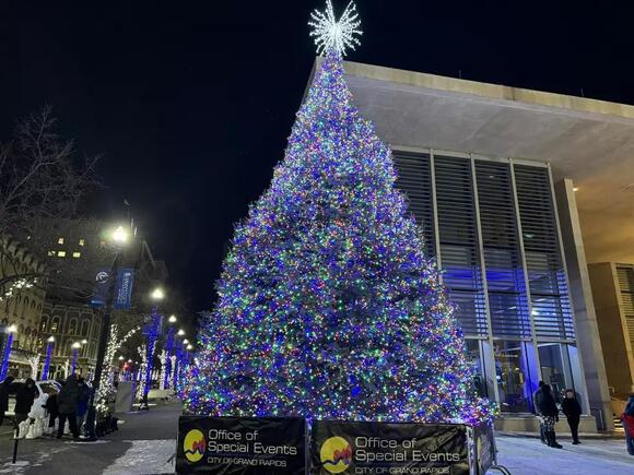 The Michigan Christmas Tree Shines Bright At The White House - NewsBreak