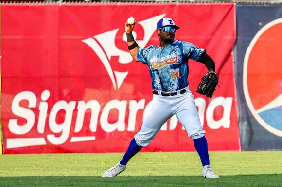 Otters Player Earns Frontier League Citizenship Award - NewsBreak