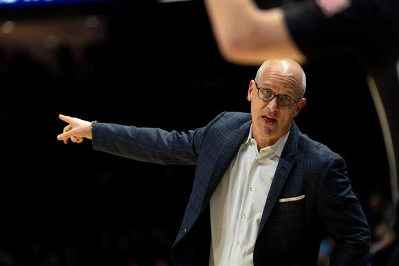 UConn’s Dan Hurley Faces Fan Pushback for Blowing Up at Reporters After ...