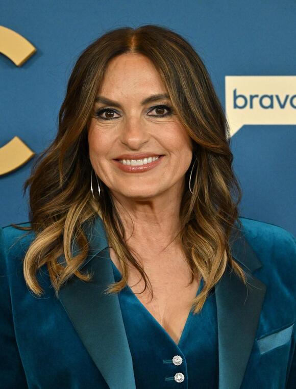 Mariska Hargitay ‘Burst Into Tears’ Over Christopher Meloni’s ...