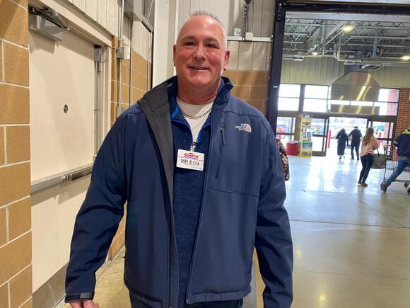 A constant smile and kindness make ‘Mr. Bob’ a hometown hero at Costco ...