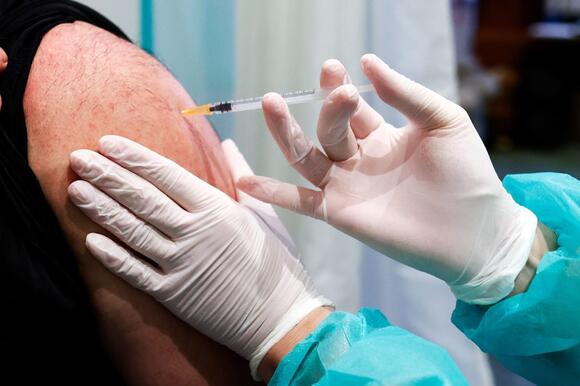 Global life expectancy rebounds to pre-pandemic levels, study finds ...