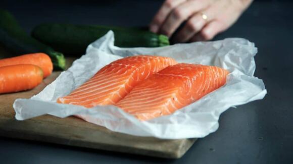 Eat to Ease: 9 Foods That Help Fight Migraines Naturally - NewsBreak