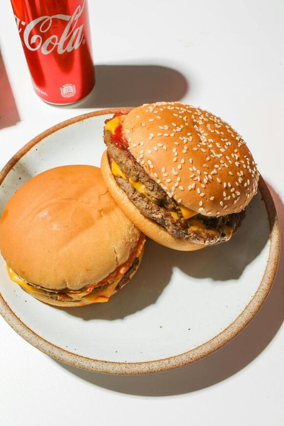 9 Chain Restaurant Cheeseburger Rankings That Have Fast Food Fans ...