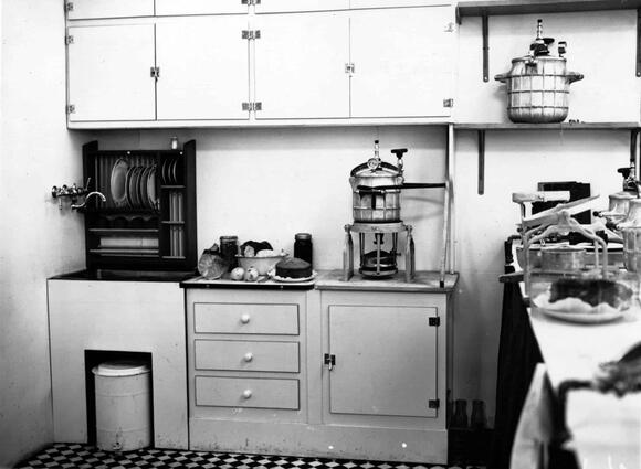 What Home Life Looked Like in the 1930s - NewsBreak