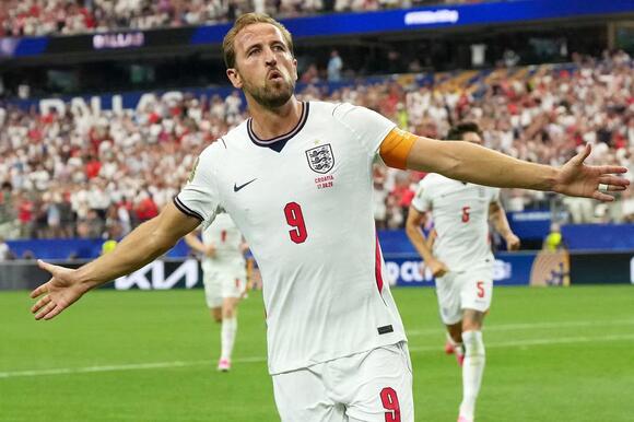Gary Lineker hails Harry Kane as ‘greatest English striker we’ve ever ...