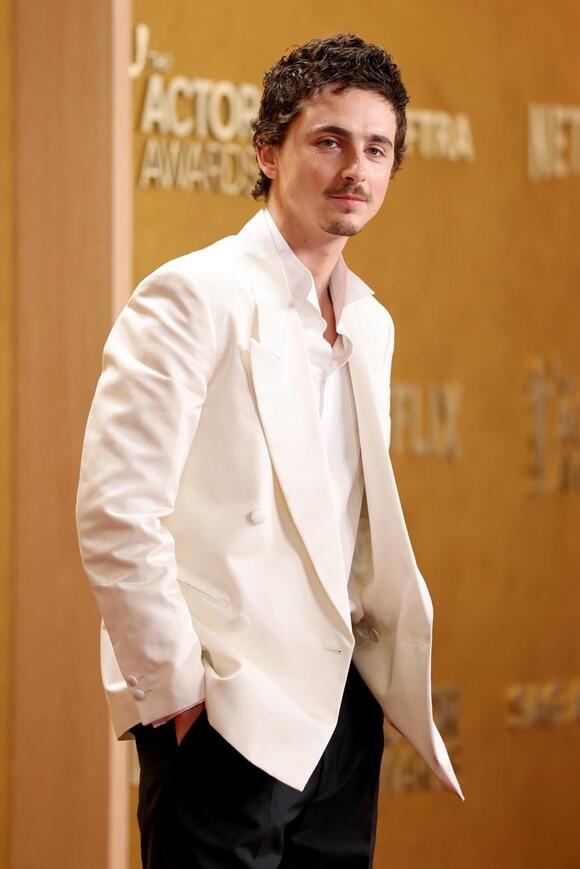 17 Celebrities Who Seem Completely Self-Made, But Are Actually Total ...