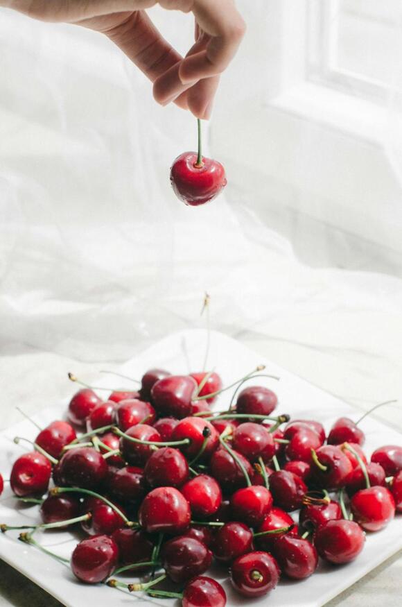 9 Cherry Buying Mistakes That Waste Your Money Before You Even Taste ...