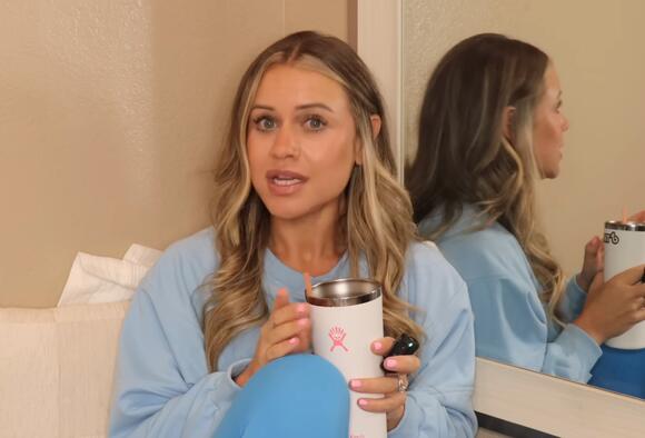 Fitness Influencer Janelle Rohner Is Being Called Out After She Shared ...
