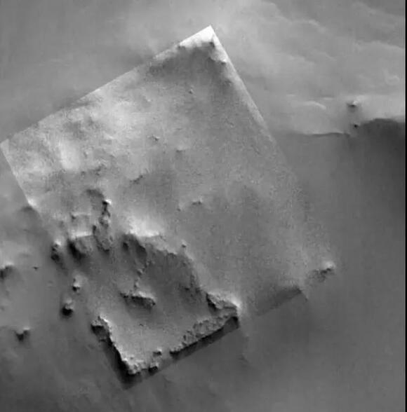 Strange Square Structure Discovered On Mars, Musk Wants US To ...