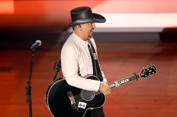 Fiddle Meets Pop: Ian Munsick’s Take on Sabrina Carpenter - NewsBreak