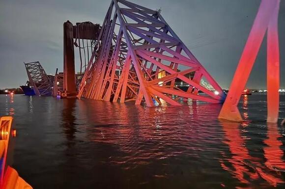 'Remarkable' Baltimore bridge divers take on 'mangled metal' in pitch ...