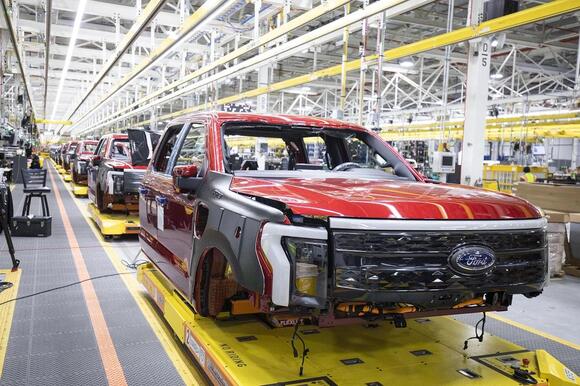 Ford Halts F-150 Production at Dearborn Truck Plant in Michigan - NewsBreak