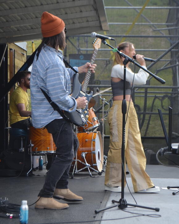 Emmylou Harris, Melissa Etheridge to Headline Strings Music Fest in ...