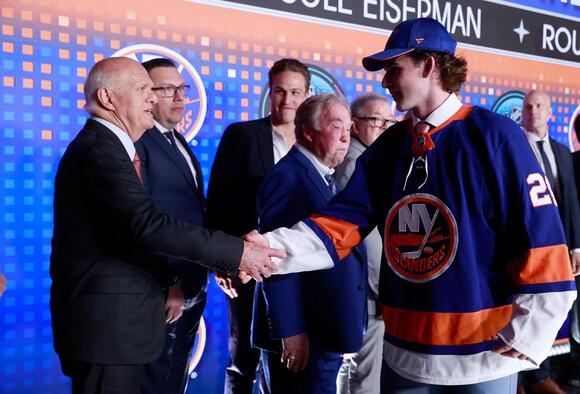 Islanders pick record-setting goal-scorer Cole Eiserman in 2024 NHL Draft
