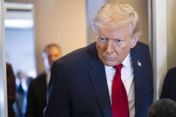 Trump mocked after bizarre rant about people 'walking around with no ...