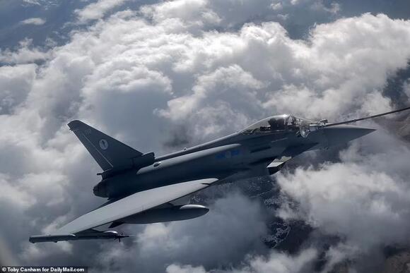 Fighter jets prepare the US and its allies for WW3 above Nevada - NewsBreak