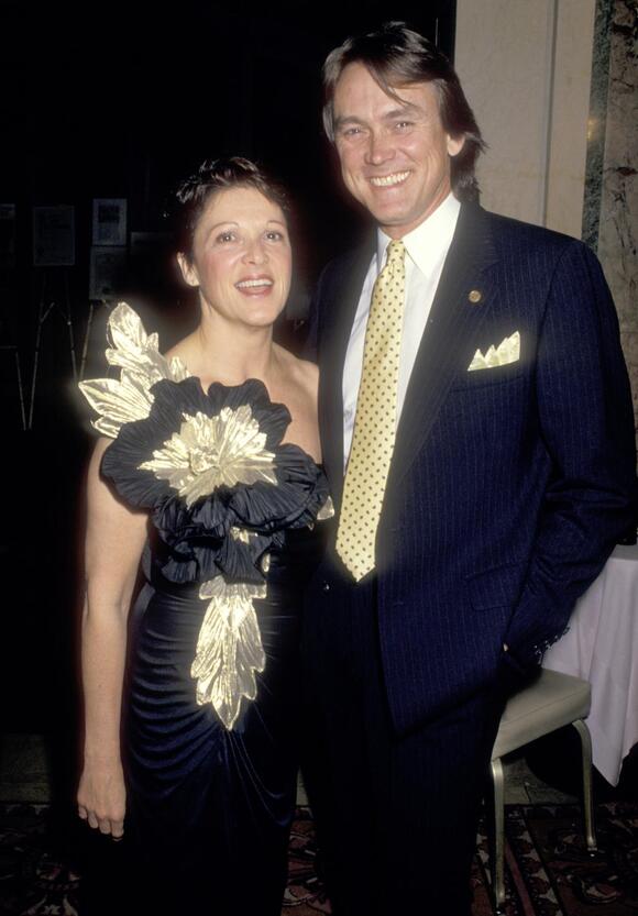 Linda Lavin’s Husband: Meet Steve Bakunas & Her Ex-Husbands - NewsBreak