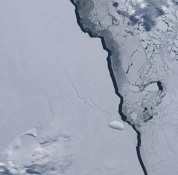 The Antarctic Ice Sheet Just Cracked Open at a Depth Where Ice Shouldn ...