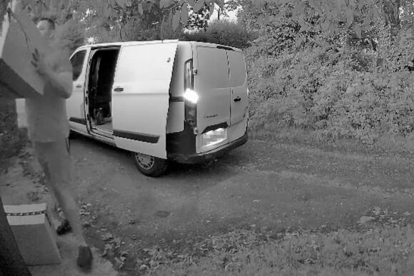 Delivery driver caught ignoring door, throwing fragile packages in ...