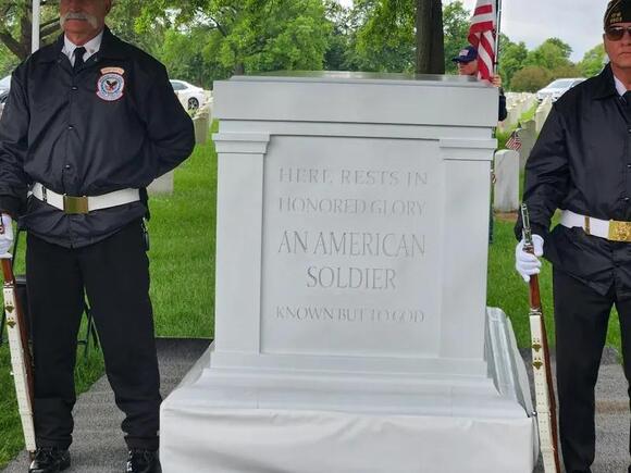 Gray sky doesn't dampen Memorial Day spirit at Ft. Snelling - NewsBreak