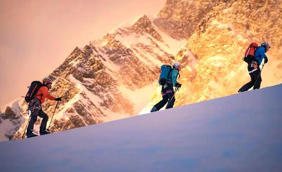 This Ultimate Backcountry Rescue Kit Weighs Only 2 Pounds and Packs ...