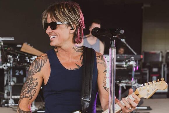Chris Janson Shares Heartfelt Message After Joining Keith Urban Onstage ...