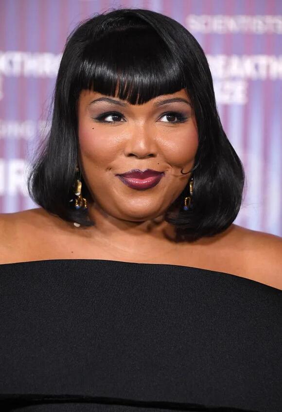 Red Carpet Gallery: Lizzo Takes Fashion Out Of This World At The 2024 ...
