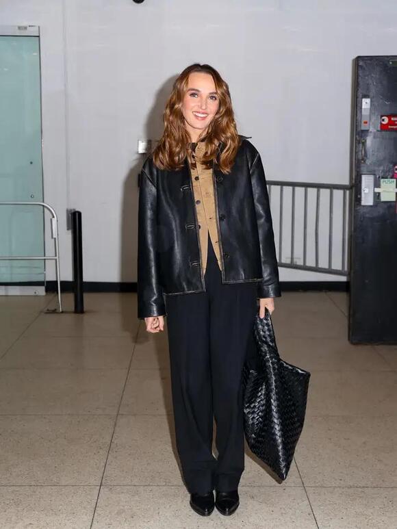 Chloe Fineman Said She Was Essentially Kicked Out Of A Restaurant By ...