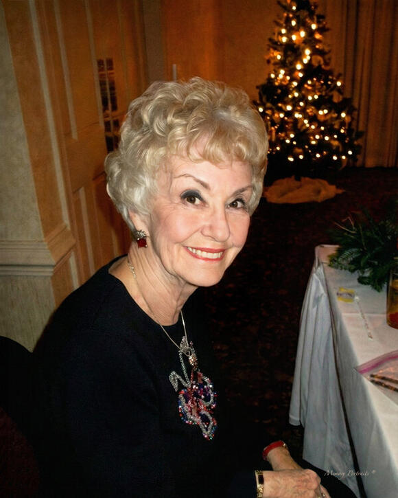 Justine Davis - NewsBreak