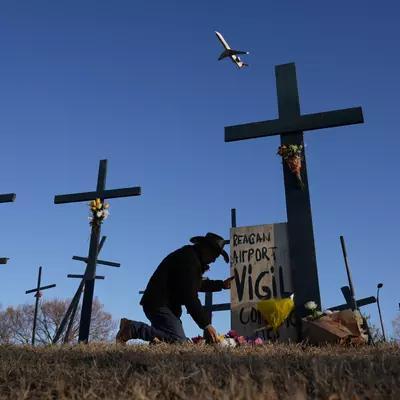 Alexandria unveils memorial for 67 victims of 2025 collision over ...