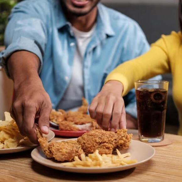 5 Inflammatory Foods That Can Lead To 'Premature Wrinkles, Sagging, And ...