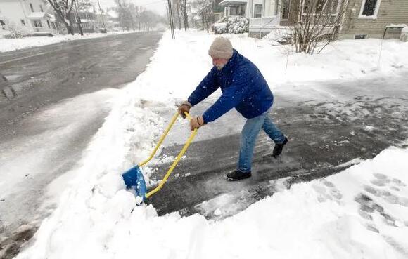 Bangor residents shrug at spring nor’easter causing massive outages ...