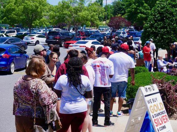 Expansive Eats: Derrick Hayes Celebrates The Grand Opening Of A New Big ...