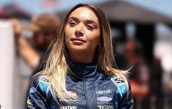 Natalie Decker delivers desperately sad radio message as she quits on ...