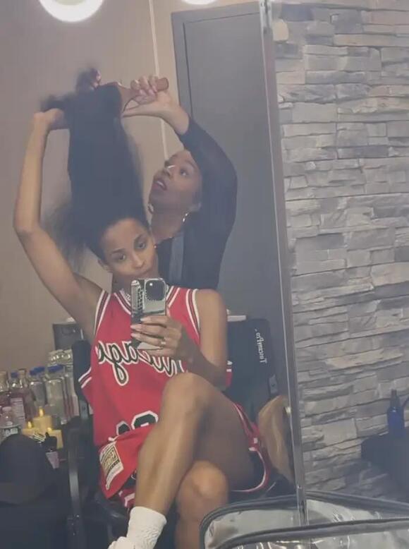 After Years Of Wearing Wigs And Extensions, Ciara Showed Off Her Real ...