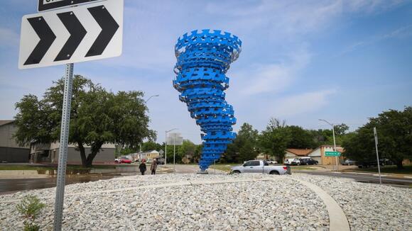 Fort Worth dedicates a new sculpture at Las Vegas Trail roundabout