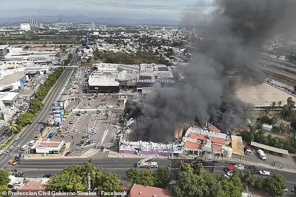 Enormous explosion rips through casino sending huge smoke cloud into ...