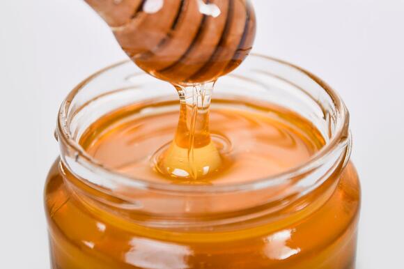 5 Raw Honey Mistakes That Quietly Waste Its Best Benefits - NewsBreak