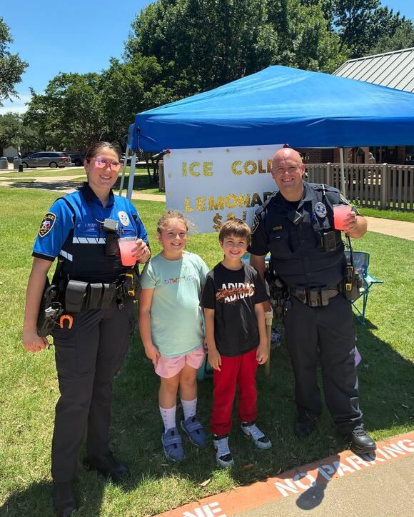 Officers Visit Kids’ Lemonade Stand at Local Park - NewsBreak