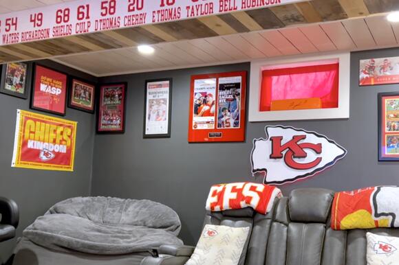 Chiefs fan in Lee's Summit turns basement into ultimate man cave