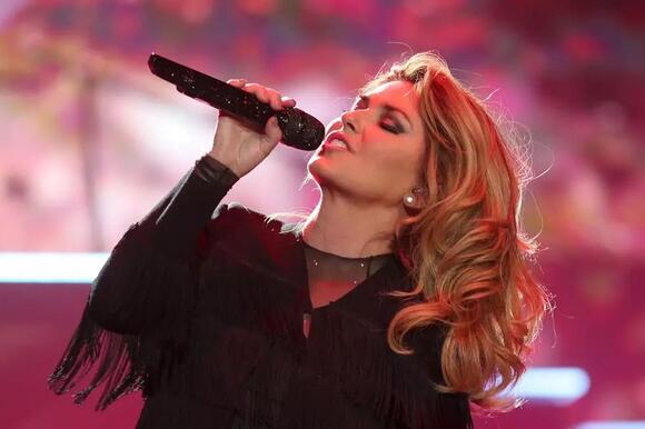 These 36 Country Singers Have Battled Cancer - NewsBreak