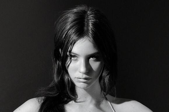 Gracie Abrams Net Worth 2025: From Barnard College to Billboard Stardom ...