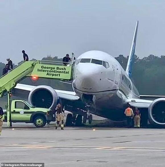 Terrifying new video shows moment United Boeing 737 skids on wet runway ...