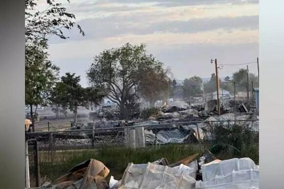 ‘Unpredictable’ brush fire destroys homes in Mountain Home, causes ...